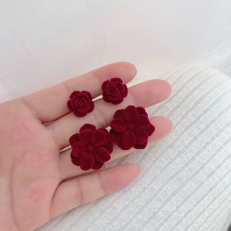 Jual Anting Tusuk Bunga Merah Maroon Bludru Suede Mawar | Shopee Indonesia