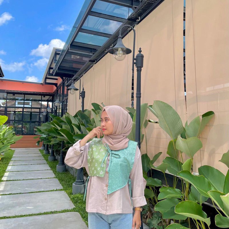 Jual Kinjani vest batik random | Shopee Indonesia