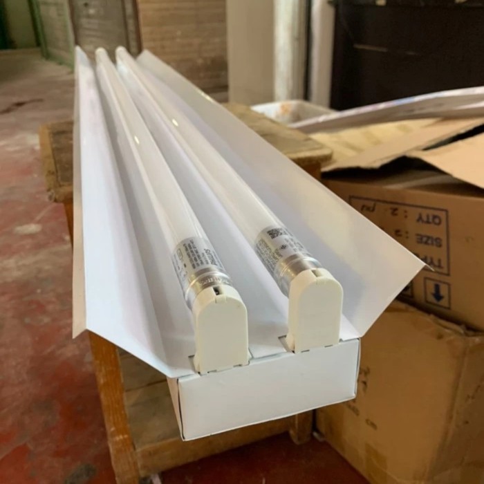 Jual KAP LAMPU TKO LED 2x18WATT + LAMPU NEON T8 LED PHILIPS 18 WATT ISI ...