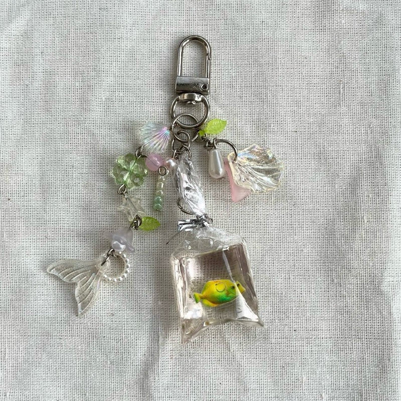 Jual Fish in a bag keychain | fish keychain | gantungan kunci ...
