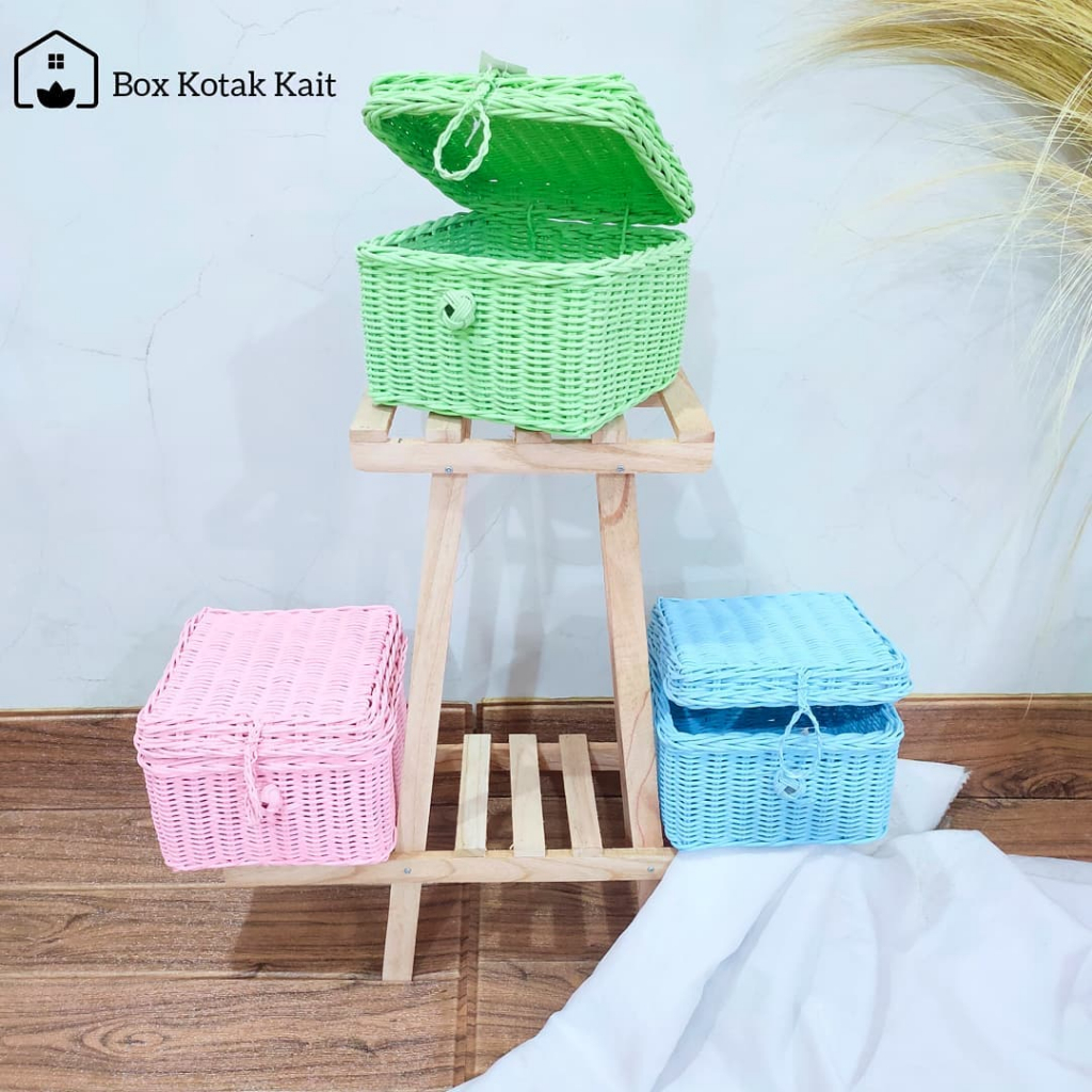 Jual Kerajinan Rotan / Keranjang Kotak Tutup Kait / Box Rotan Kotak ...