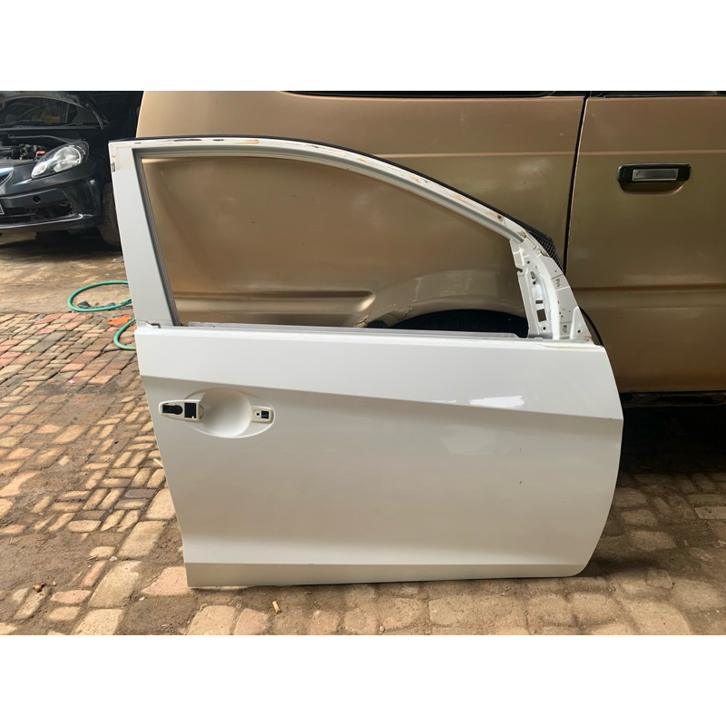 Jual Panel Pintu mobil Depan Kanan Honda Brio original asli copotan ...