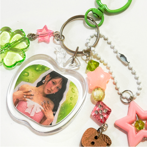 Jual yves loop apple keychain ⊹₊｡ꕤ˚₊⊹ loona fanmade merch (by zoarbit ...