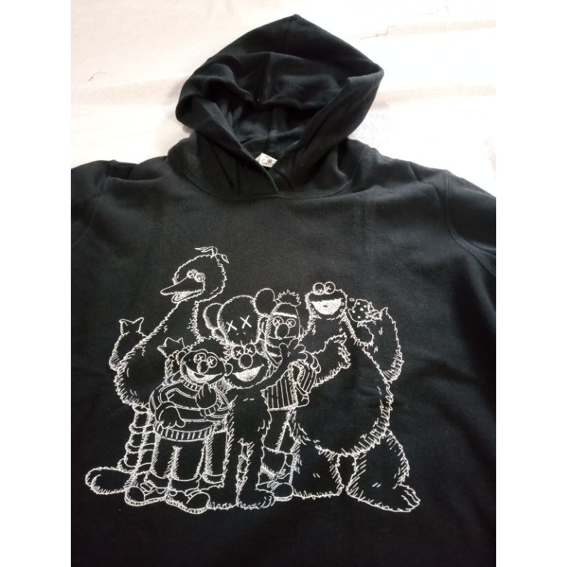 Jual uniqlo hoodie sesame street collaboration colab with kaws | Shopee Indonesia