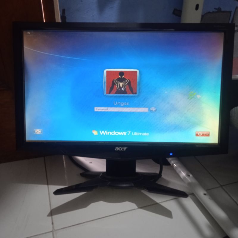 Jual Monitor LCD Merk Top Terkenal. Masih nyala sesuai foto. Dijual ...