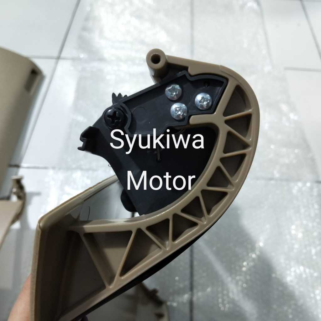 Jual bracket dan engsel tututp laci dashboard atas innova lama 2004 ...