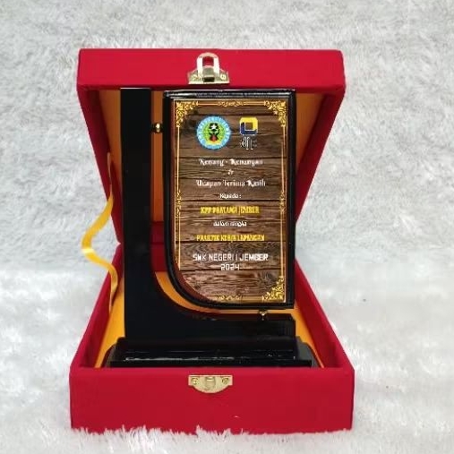 Jual PLAKAT KAYU,WISUDA KAMPUS,KADOWISUDA, SOUVENIR WISUDA,VANDEL ...