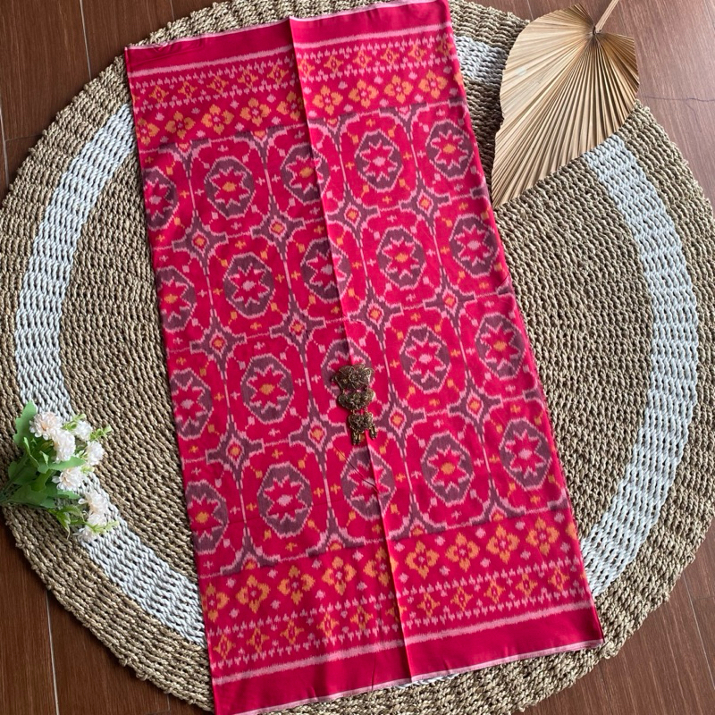 Jual KAIN TENUN ENDEK KHAS BALI MOTIF UANG KEPENG MERAH GRINGSING ...