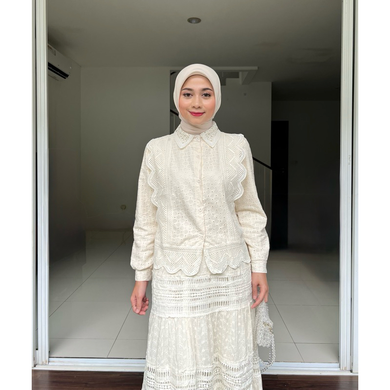 Jual Kemeja Wanita Bordir Bunga Mewah - Katbol Import | Shopee Indonesia