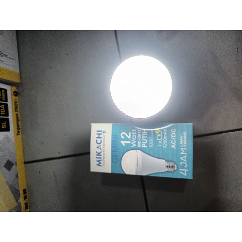 Jual Lampu magic / lampu alarm 12 w plus fitting | Shopee Indonesia