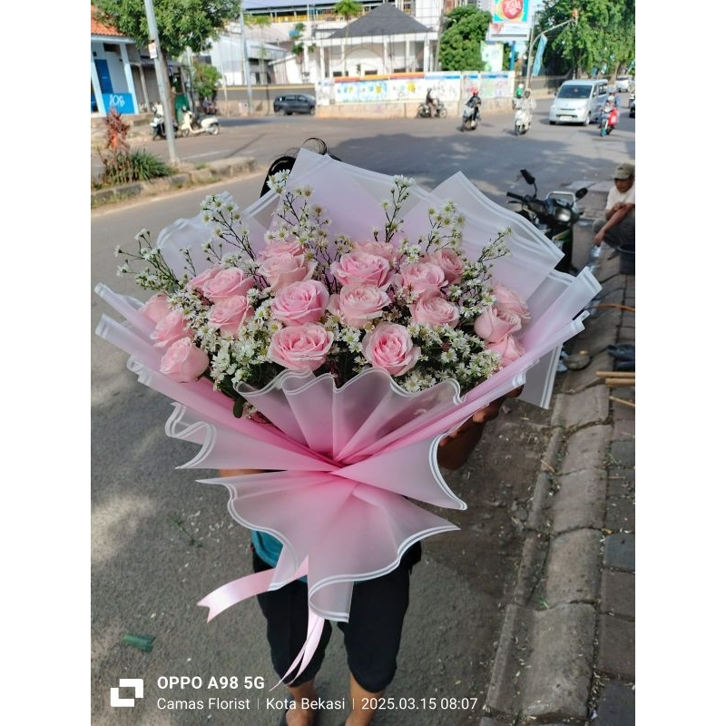 Jual buket bunga mawar asli/hand bouquet bunga segar fresh | Shopee ...