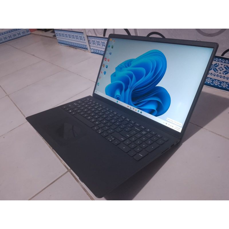 Jual dell Layar besar 15.6 inch Ram 16GB SSD 512Gb core i3 gen 11 ...