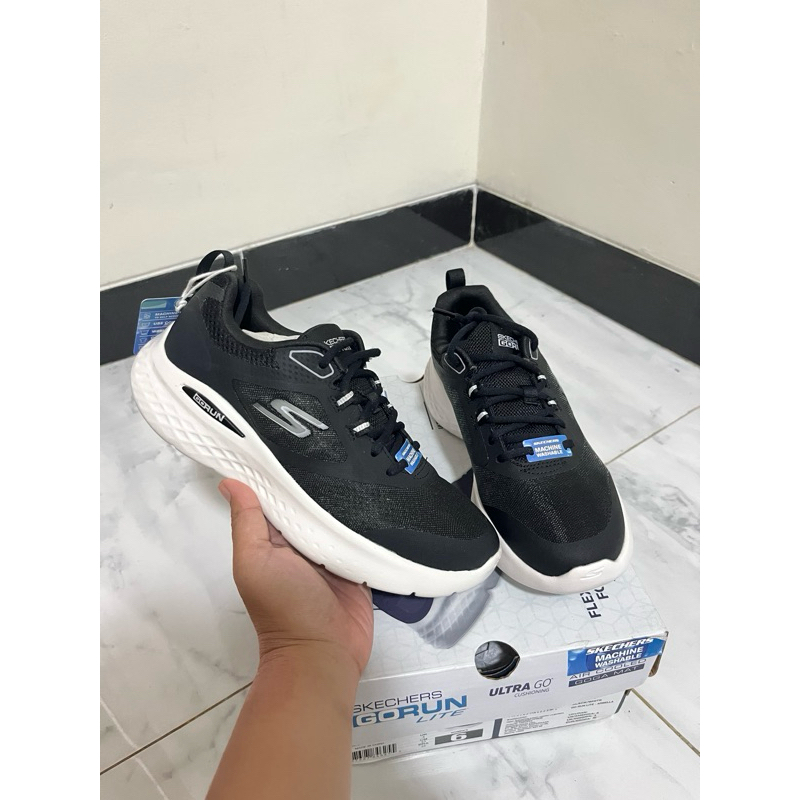 Jual Sepatu Skechers women go run lite hitam putih tali ukuran 36 sale ...