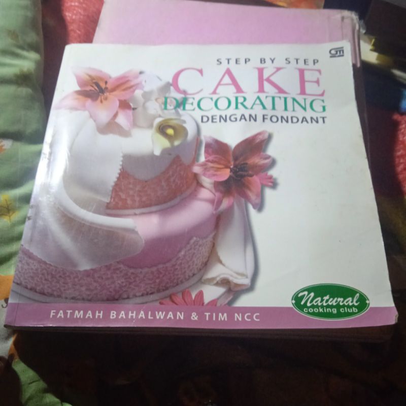 Jual buku Step by step Cake Decorating dengan Fondant, buku original lebar | Shopee Indonesia