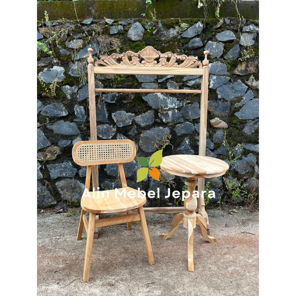 Jual Kursi Studio, Meja Studio, Gantungan Batik, 1 Set Properti Studio ...