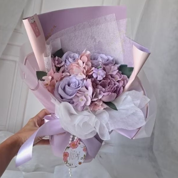 Jual (READY KIRIM TIAP HARI) buket bunga mawar biru ungu lilac dan pink ...