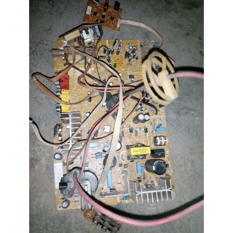 Jual mesin tv Polytron slim 21inc bekas Mati model panjang seperti foto ...