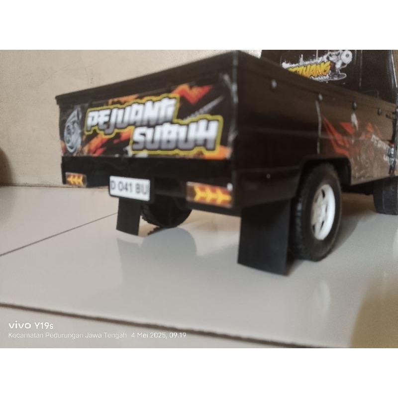 Jual Kepet lumpur miniatur mobil l300 plastik hitam polos isi 4pcs ...