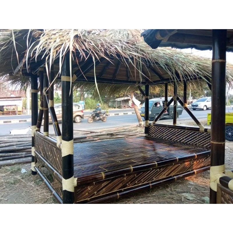 Jual gazebo bambu lesehan ukuran 2x3 memakai atap ilalang | Shopee Indonesia