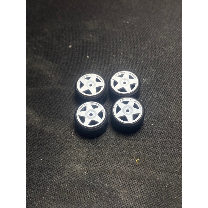 Jual velg ban custom hotwheels 1:64 fifteen52 tarmac | Shopee Indonesia