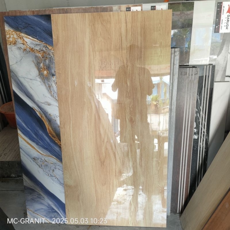 Jual GRANITE MOTIF KAYU GLOSSY 60X120 ALFINE OAKWOOD | Shopee Indonesia