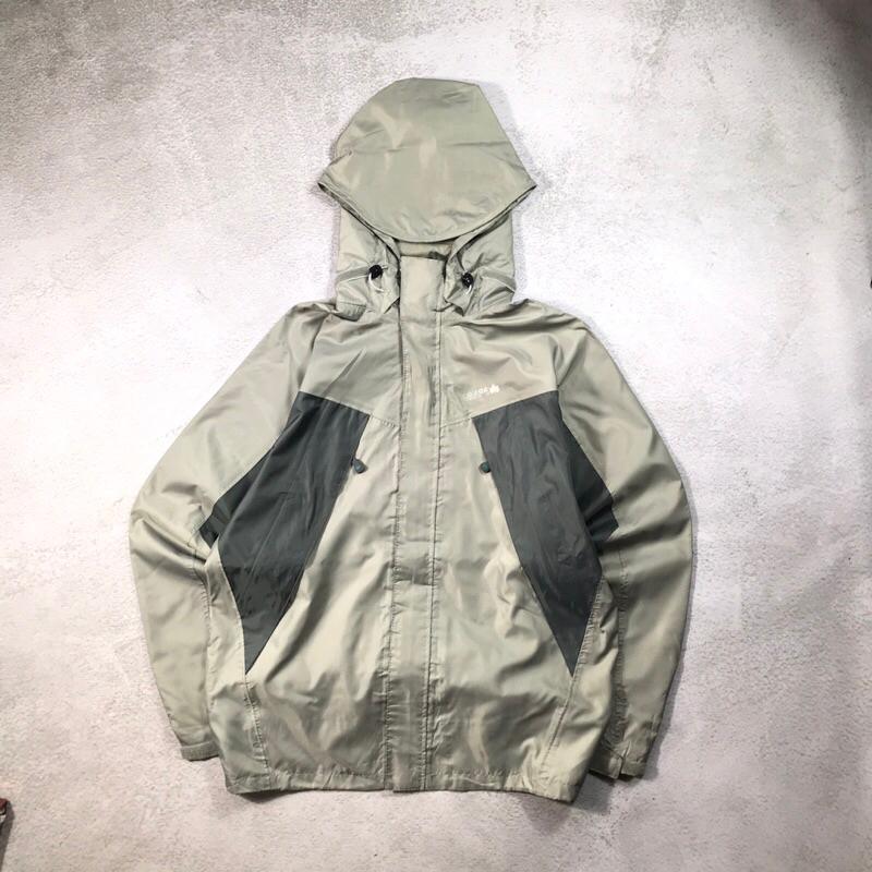 Jual jacket outdoor logos , jacket gorpcore logos | Shopee Indonesia