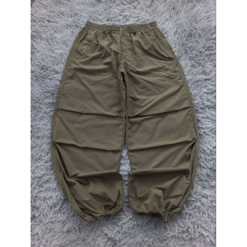 Jual Uniqlo Super Wide Balloon Baggy Pants Khaki big balloon big baggy ...