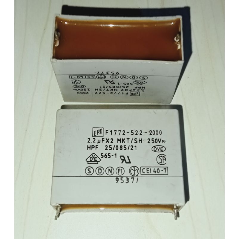 Jual KAPASITOR 2.2uf x2 MKT/SH 250V~ JARAK KAKI 3.8CM BEKAS | Shopee ...