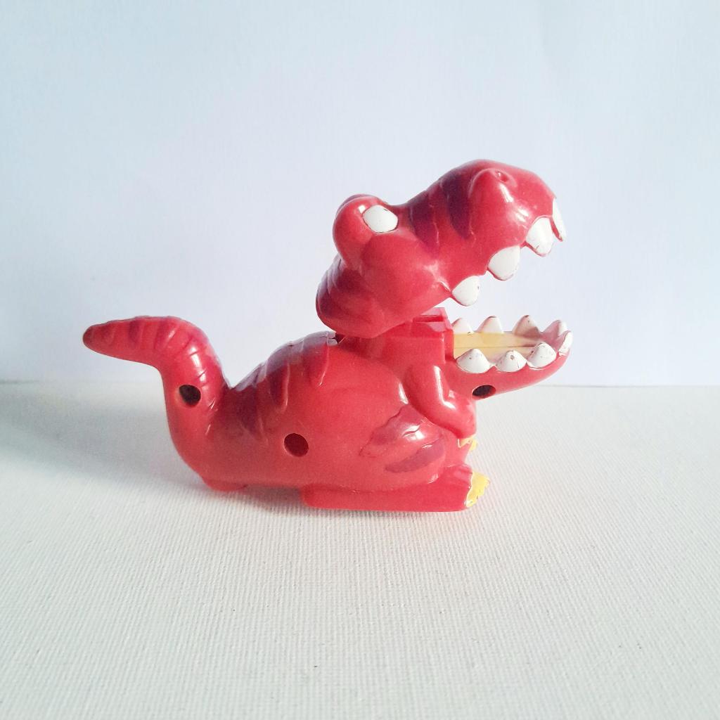 Jual Mainan second Hokben Karakter Dinosaurus Merah | Shopee Indonesia