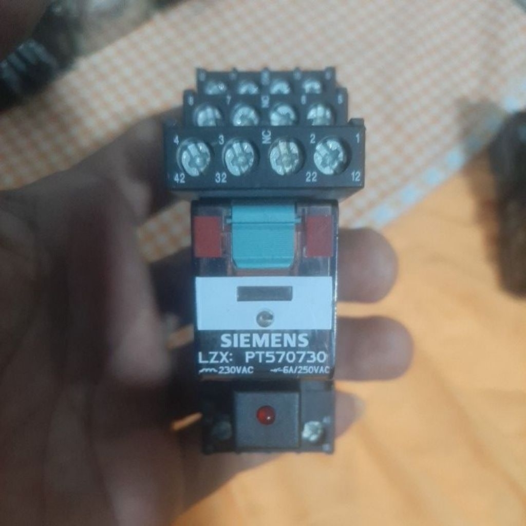 Jual RELAY SIEMENS LZX:PT570730 6A/250VAC+SOCKET LZS:PT78742 | Shopee ...