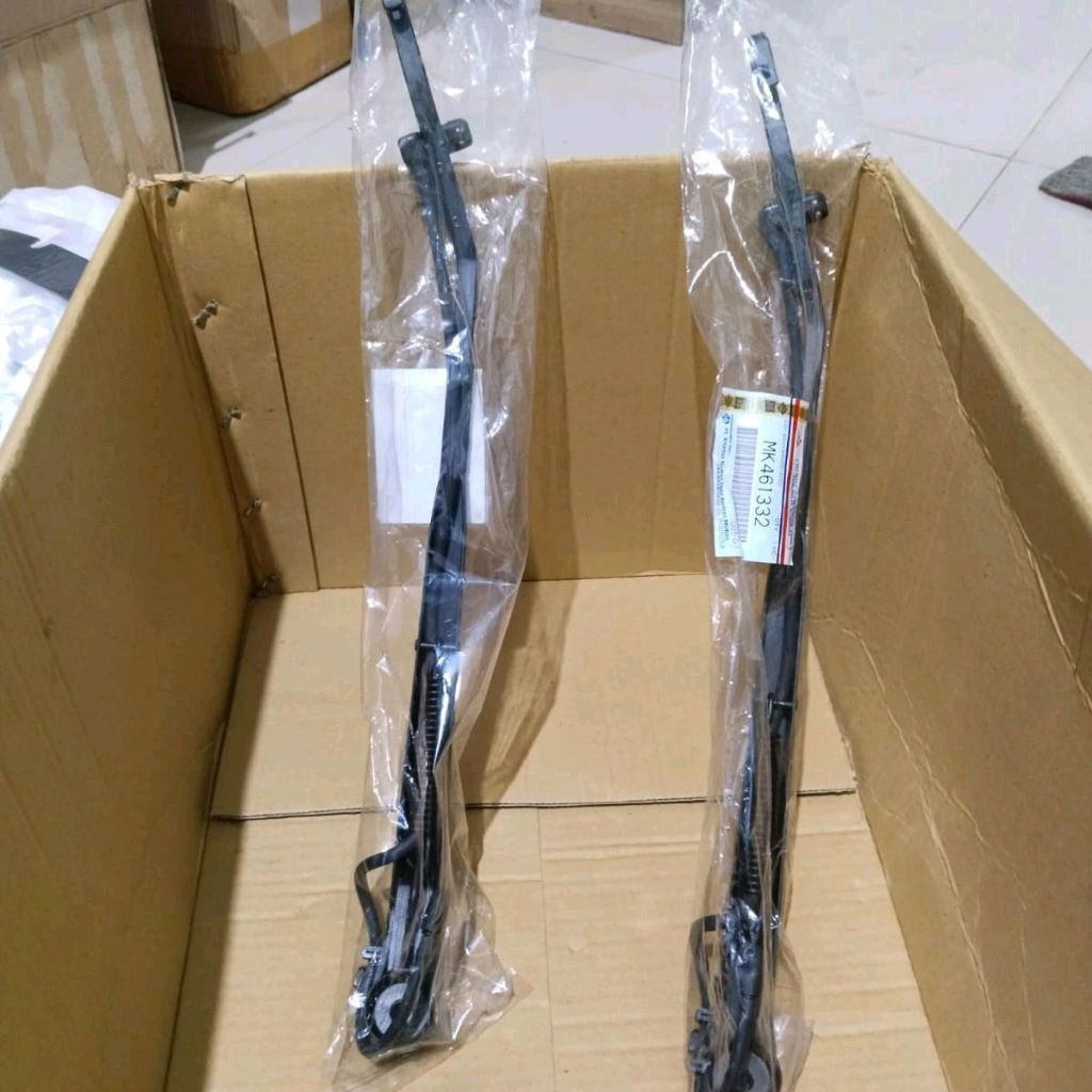 Jual WIPER CANTER ORI KACA MOBIL 1 SETT sudah ada slang stang WIPER ...