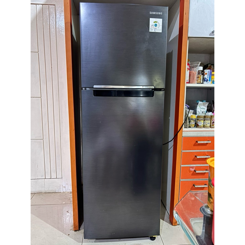 Jual preloved bekas | kulkas inverter 2 pintu samsung RT25FARBDB1 256 Liter murah | Shopee Indonesia