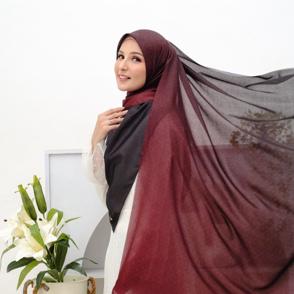 Jual Hijab Gradasi Monogram Logo DEENHA Voal Ultrafine Premium 120 x ...