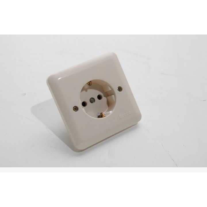 Jual Stop Kontak Broco Type IB 5511 U | Shopee Indonesia