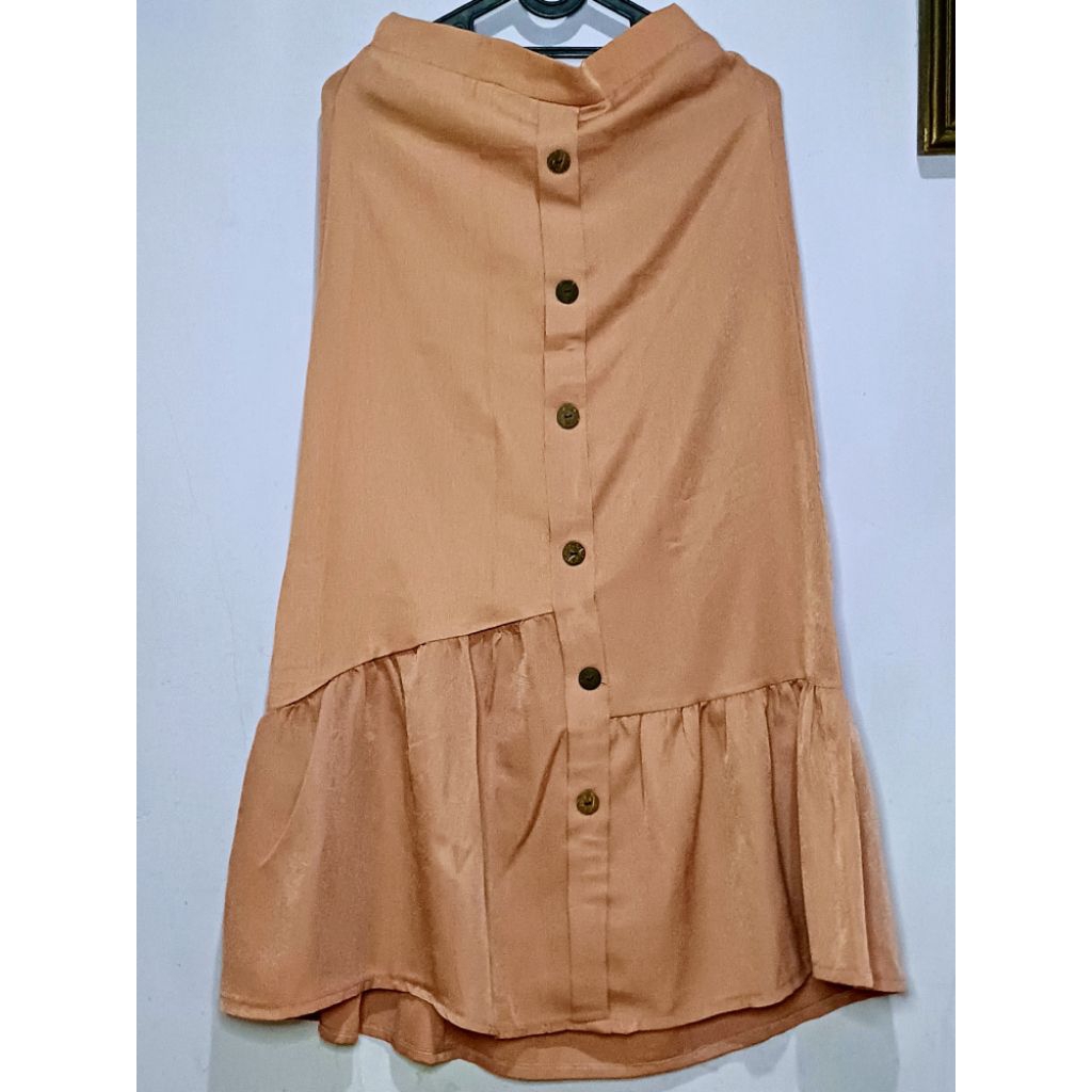 Jual -preloved- rok pink kancing | Shopee Indonesia