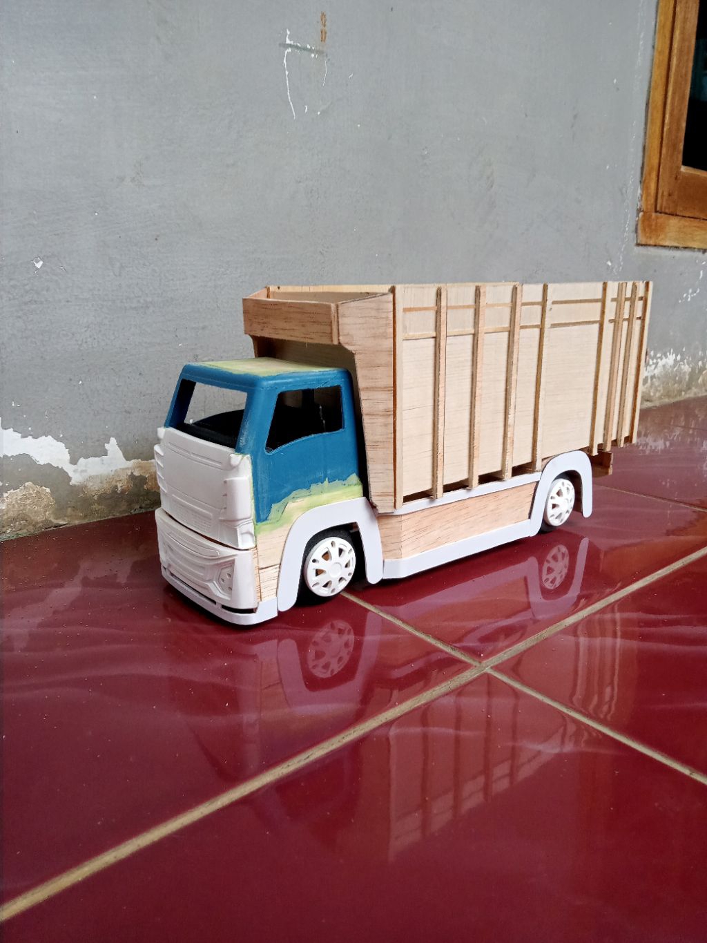 Jual miniatur truk plastik modifikasi mbois | Shopee Indonesia