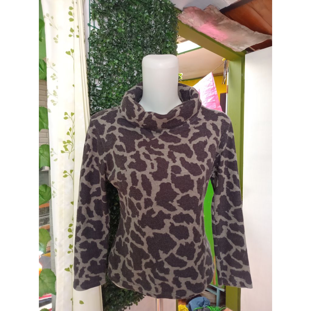 Jual preloved inner motif turtleneck semi crop | Shopee Indonesia