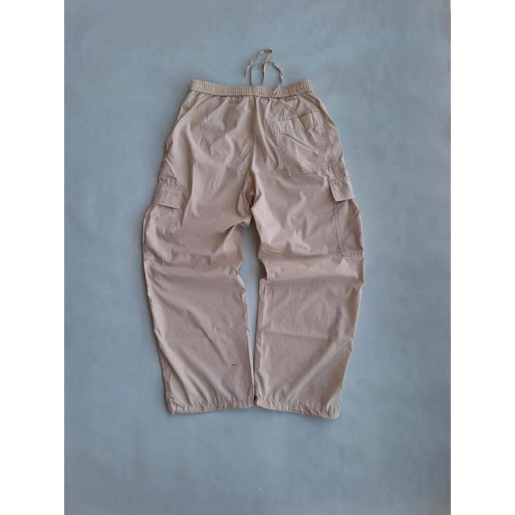 Jual Uniqlo Cargo Parasut Pants | Shopee Indonesia