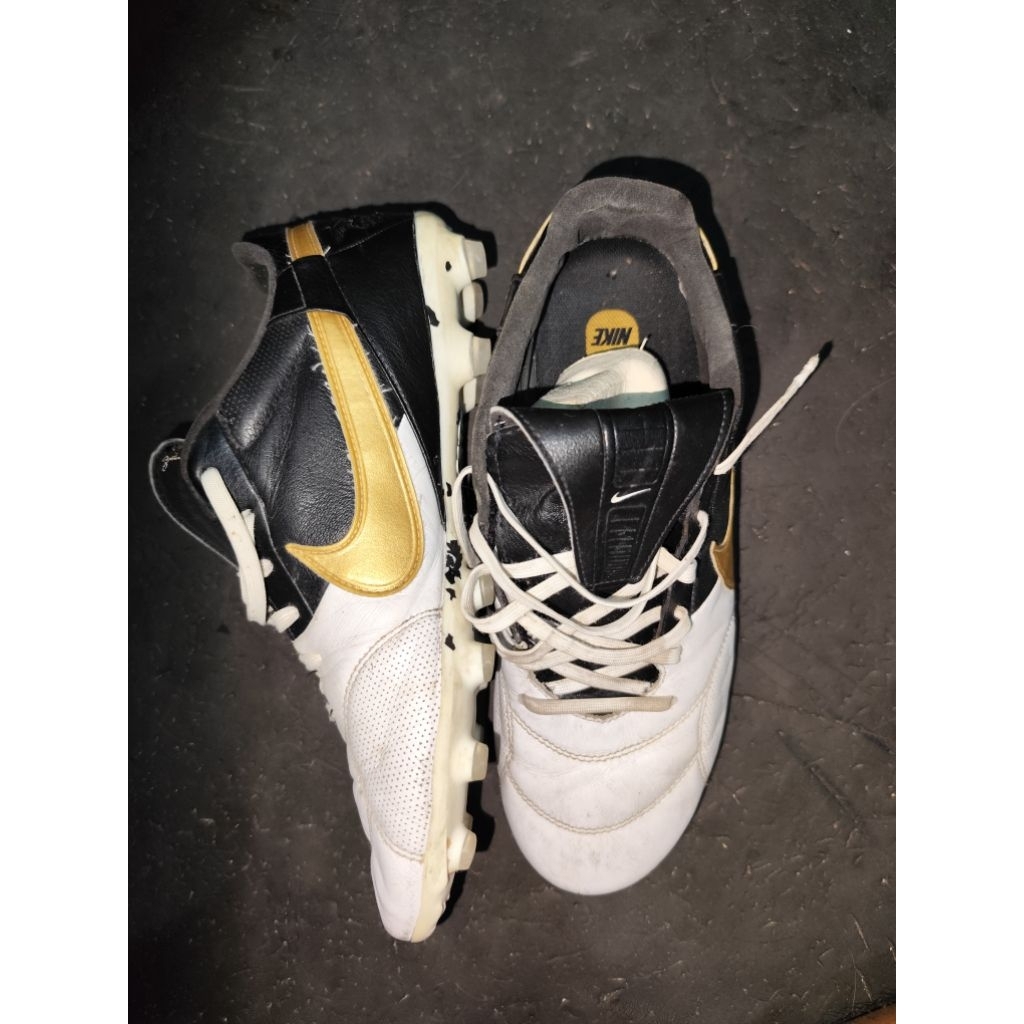 Jual sepatu bola second | Shopee Indonesia