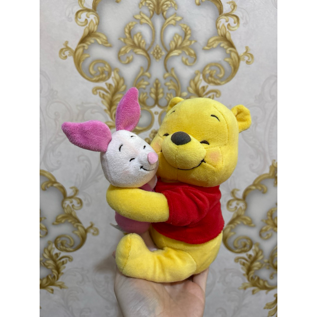 Jual Boneka pooh peluk piglet disney store | Shopee Indonesia
