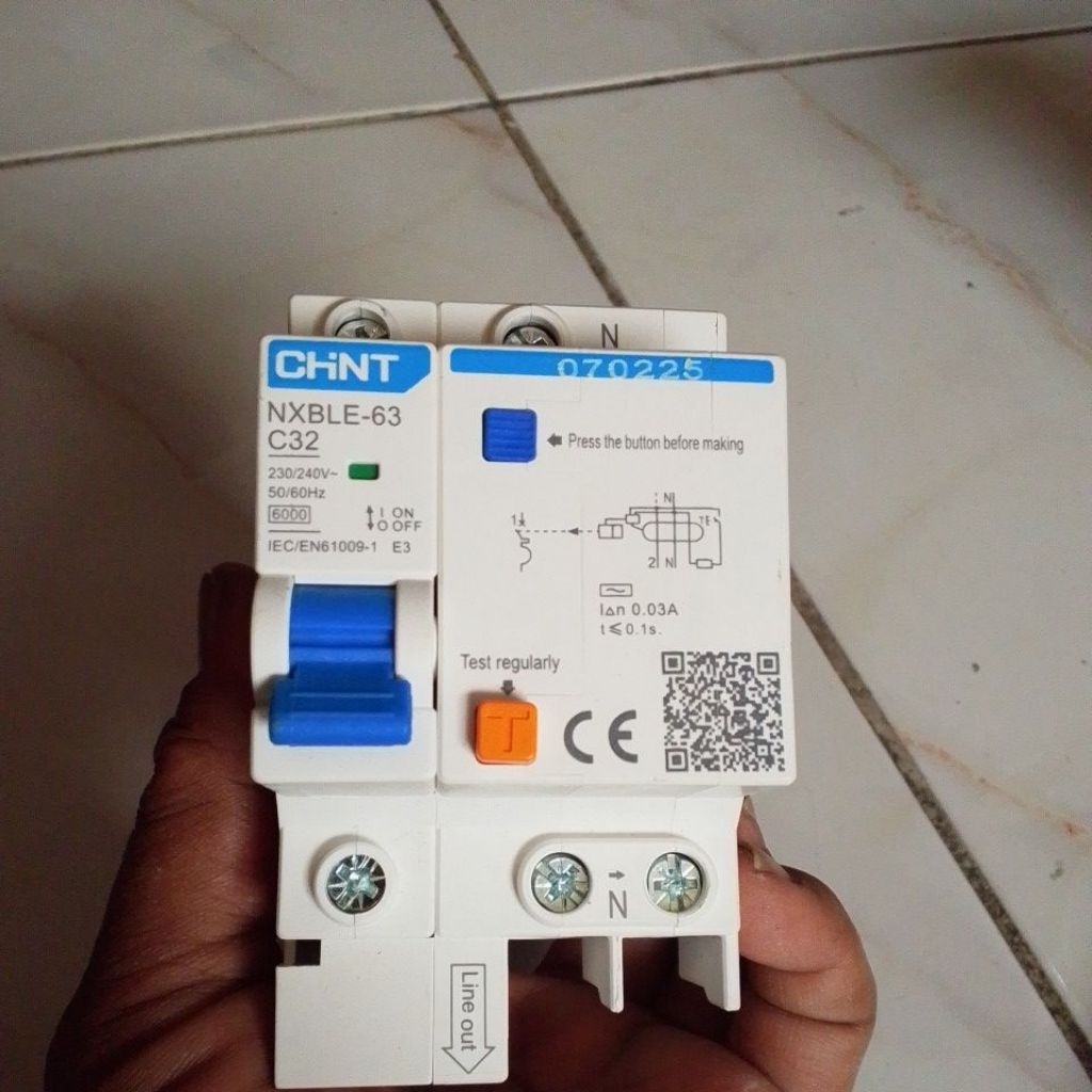 Jual ELCB MERK CHNT BARANG MULUS SEPERTI BARU | Shopee Indonesia