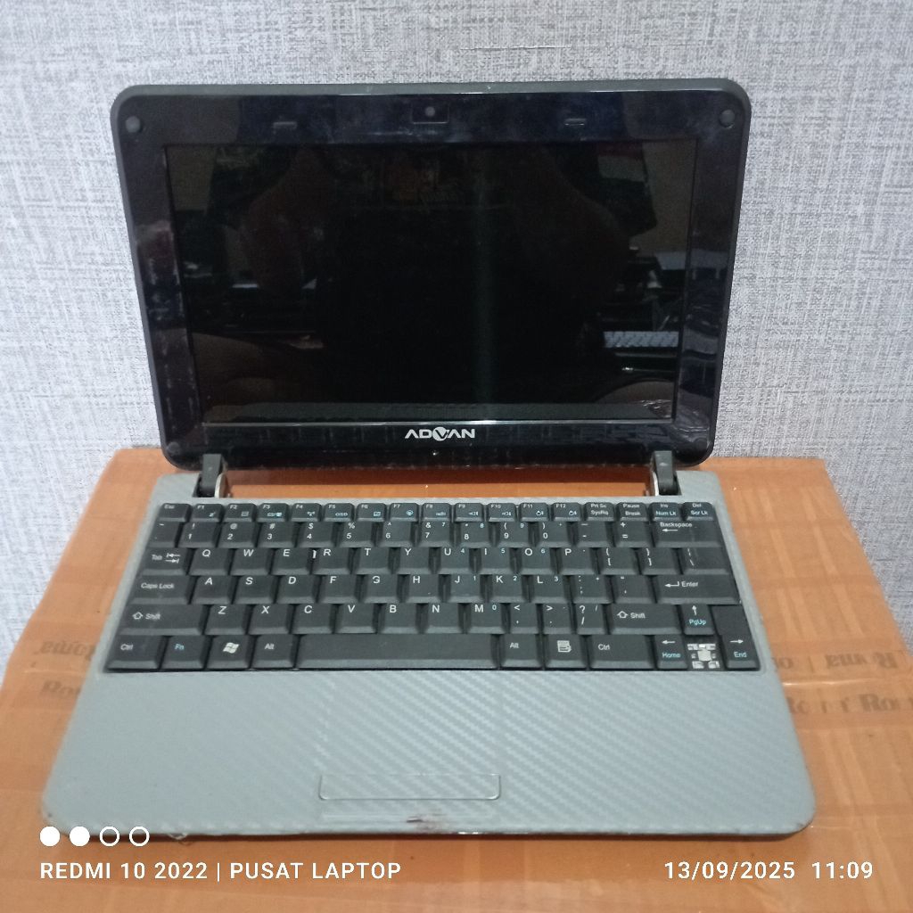 Jual Notebook ADVAN Vanbook Kondisi mesin mati Casing Lcd mulus ...