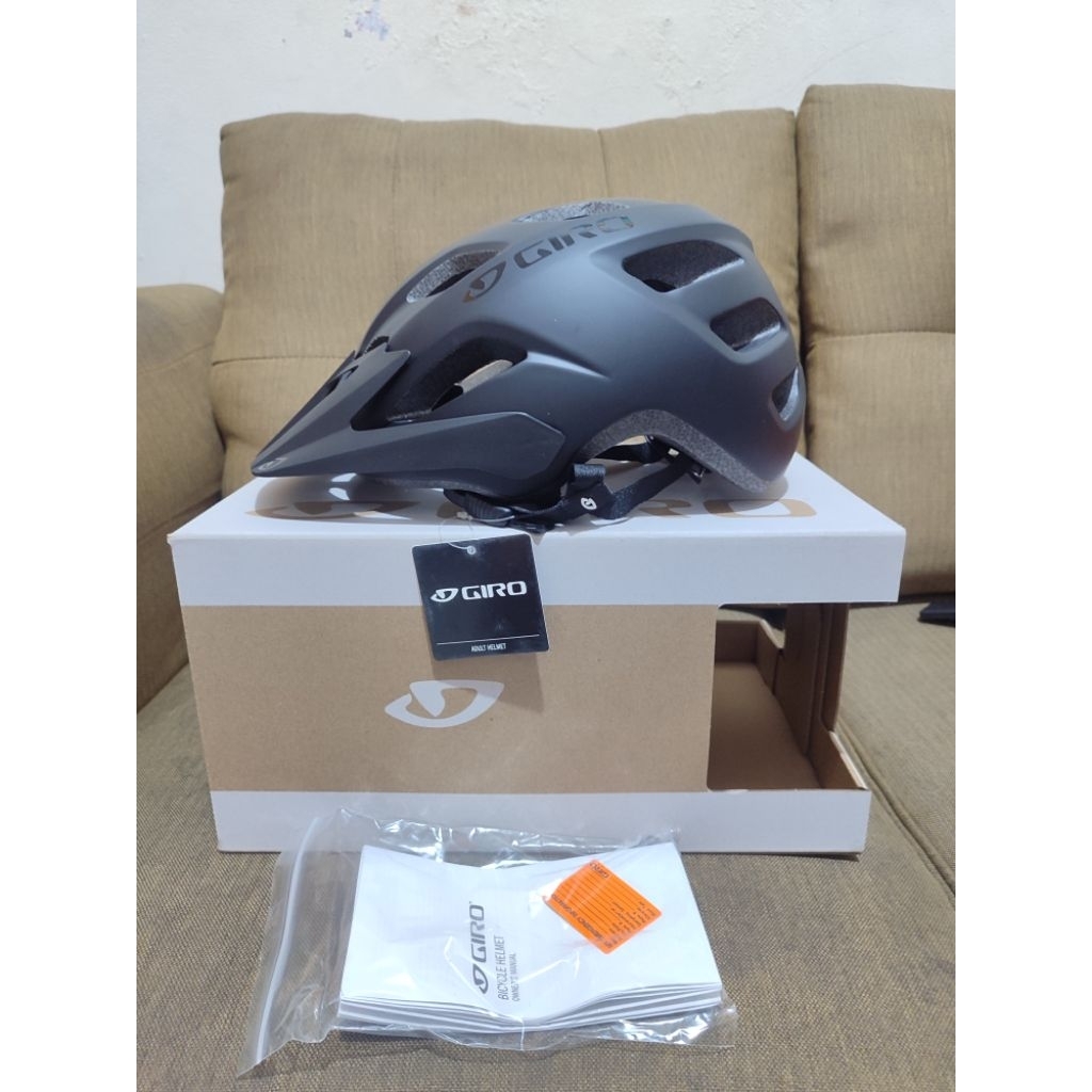 Jual Helm sepeda MTB GIRO fixture nyaman ringan size universal warna ...