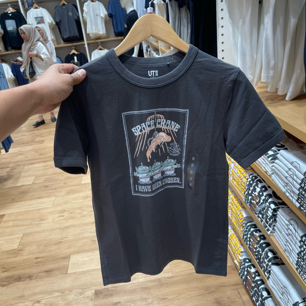 Jual Tshirt Uniqlo Woman TOY STORY dark gray | Shopee Indonesia