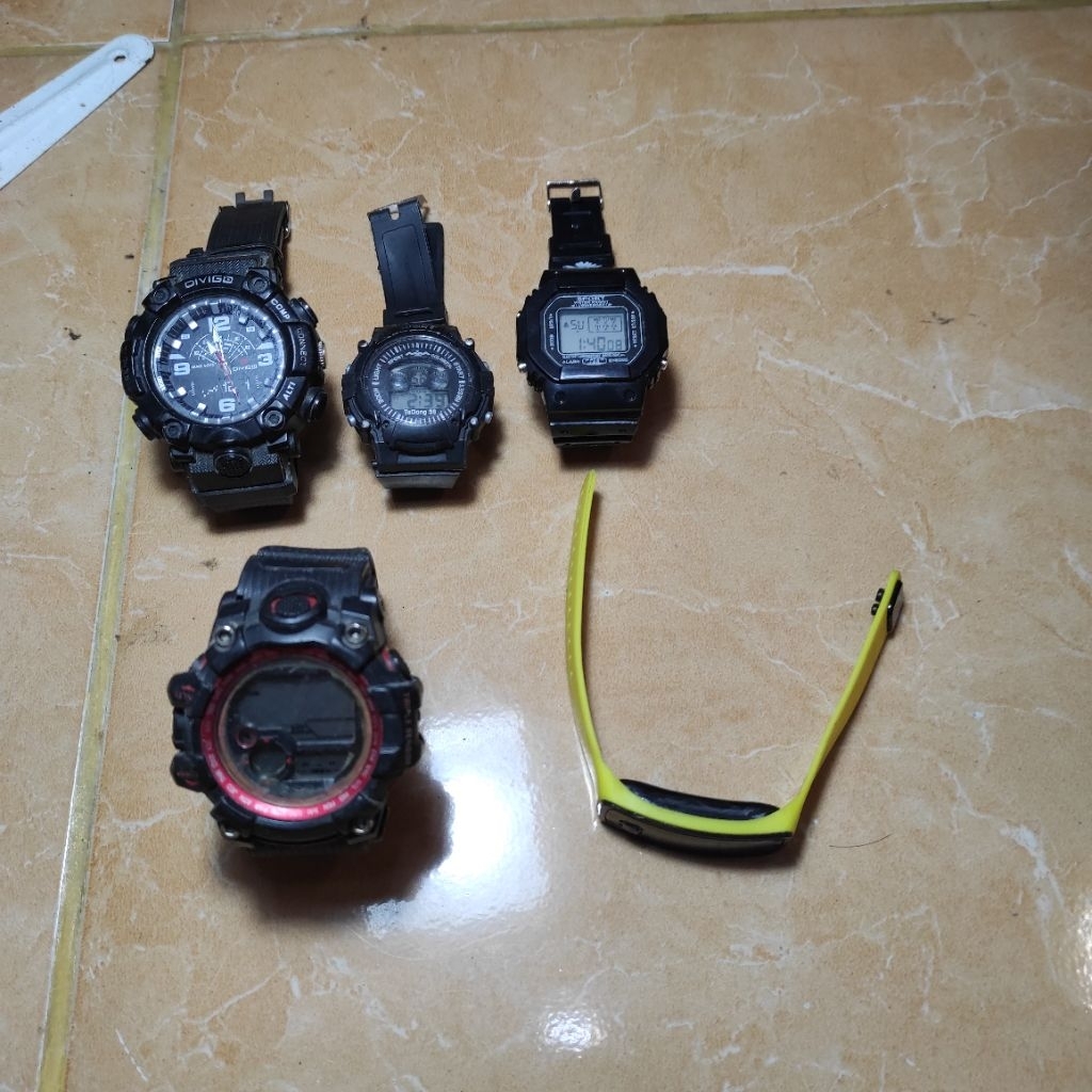 Jual jam tangan bekas off rusak buat kanibalan 1 pcs isi 5 biji rondom ...