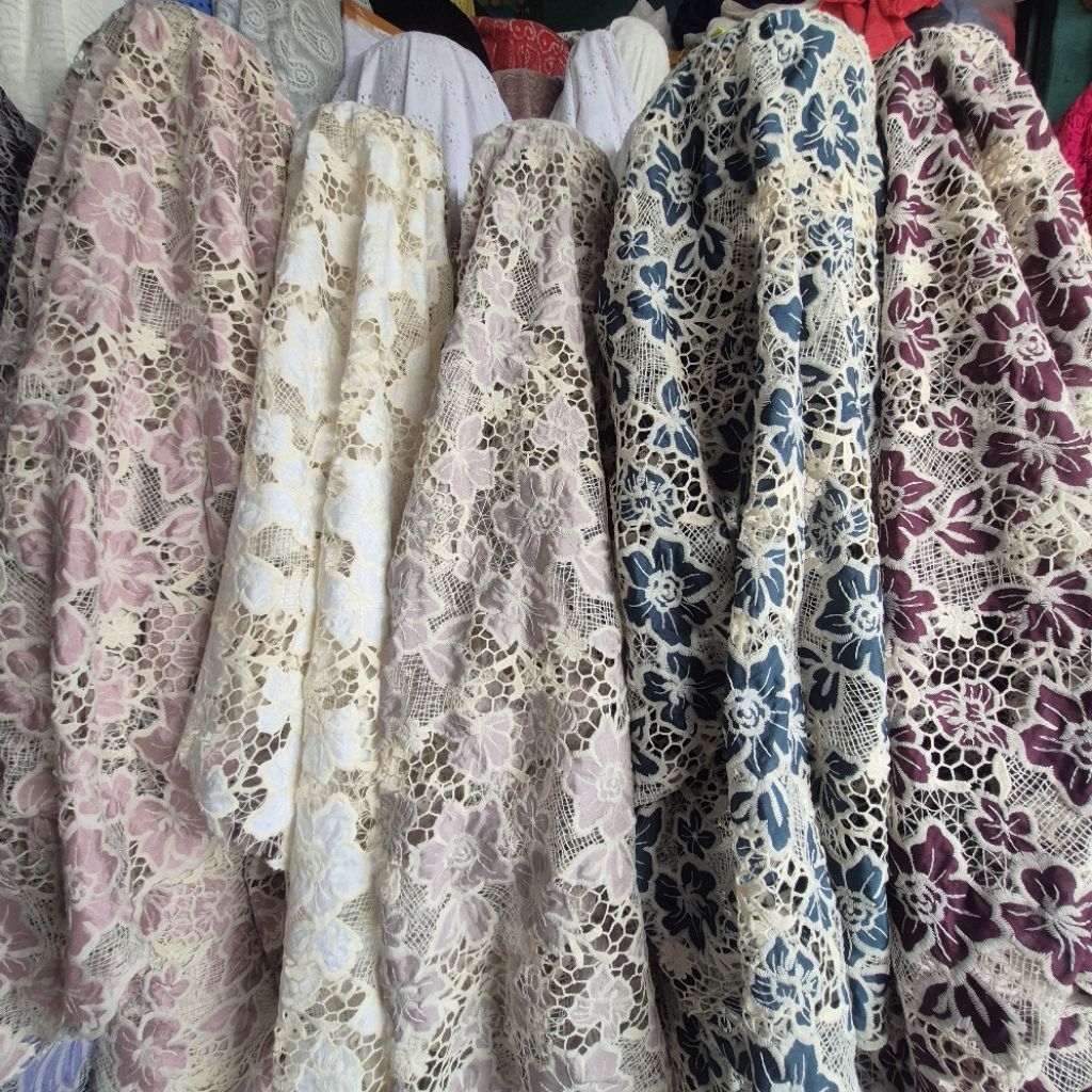 Jual KAIN PRADA PREMIUM - KAIN BROKAT PRADA OKI - KAIN KEBAYA HARGA ...