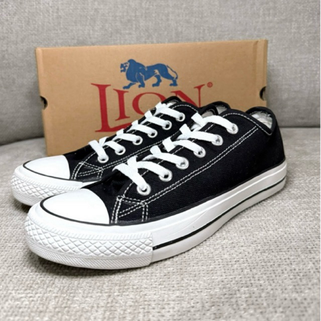 Jual LION SEPATU SNEAKERS TALI HITAM PUTIH MOTIF POLOS | Shopee Indonesia