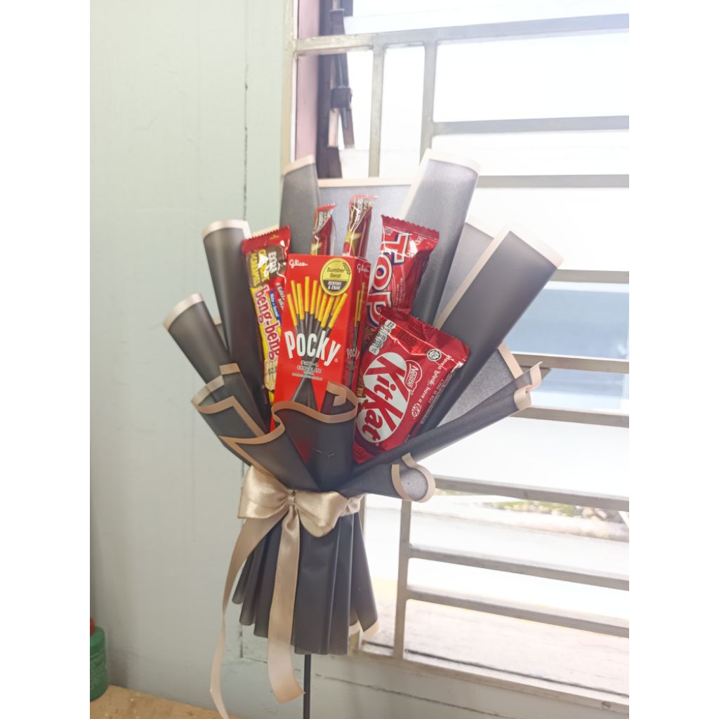 Jual Buket jajan tema merah buket ulang tahun buket wisuda snack gift ...