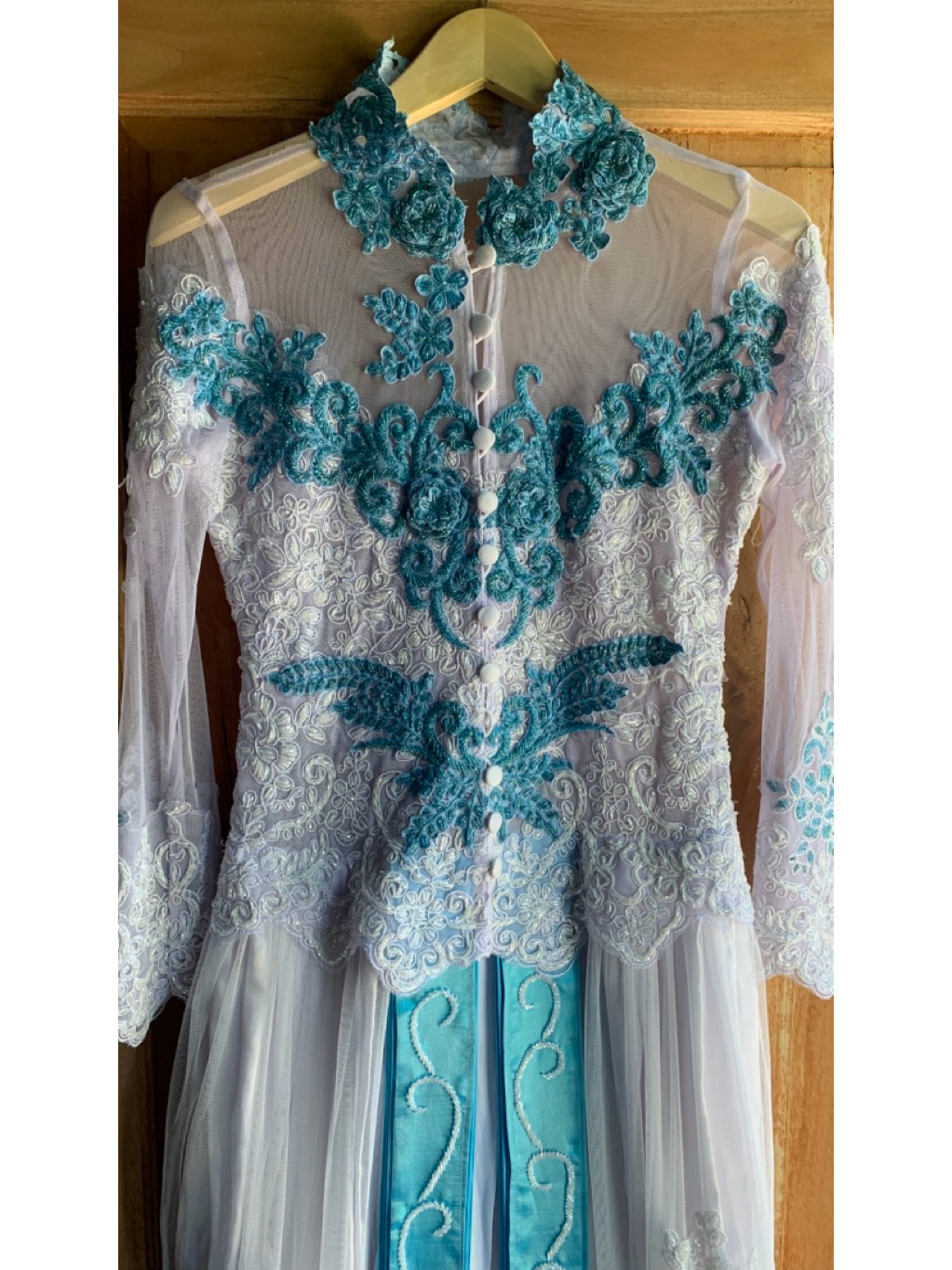 Jual Kebaya pengantin akad resepsi putih biru panjang berekor full ...