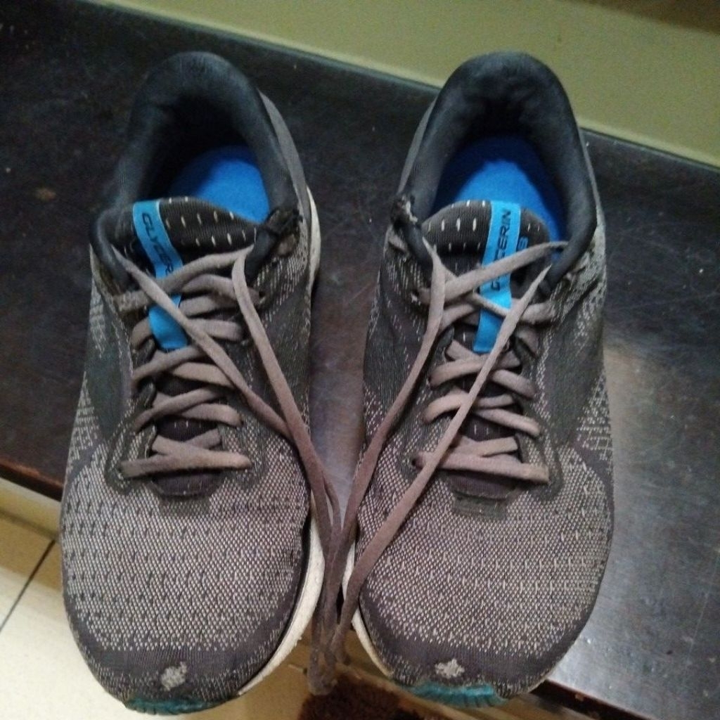 Jual Sepatu lari. Running shoes. Warna Hitam. Merk inisial "B" tipe "G ...
